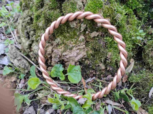 LOST CUBIT (ZAGINIONY) 1/2 Z DRUTA MIEDZIANEGO 4MM ŚREDNICA 9,9CM - Las ...